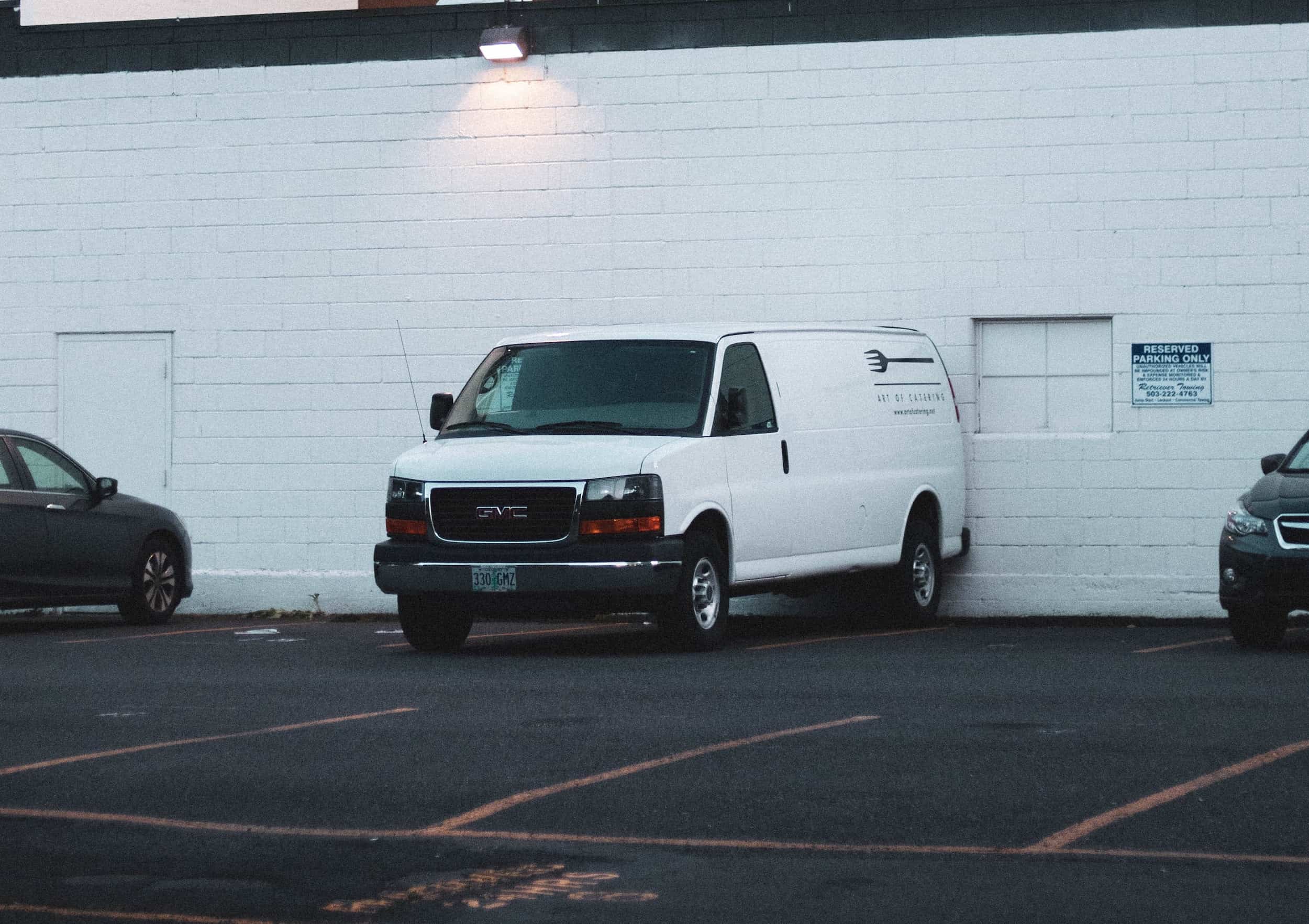 9 Easy Tips for Sleeping in a Hotel Parking Lot | Outdoorsy Nomad